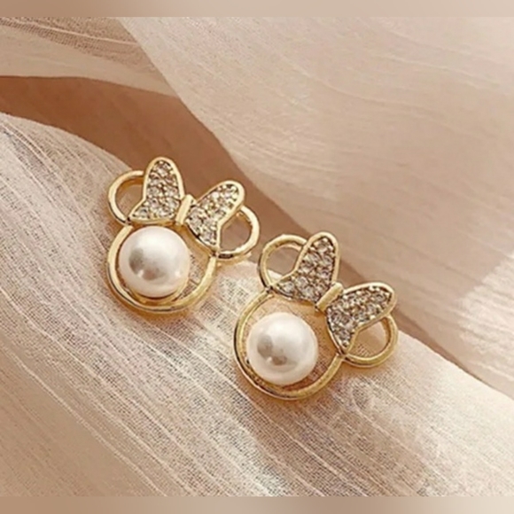 REINA | Jewelry | 325 Reina Minnie Mouse Crystal Pearl Bow Earrings ...